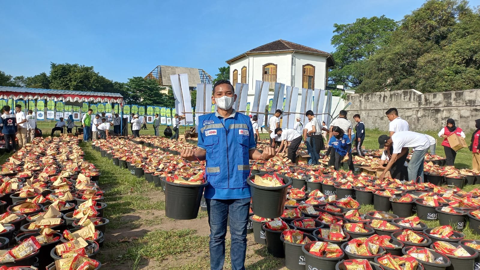 Beda Agama, David Bantu Distribusikan 10 Ribu Paket Hari Raya ...